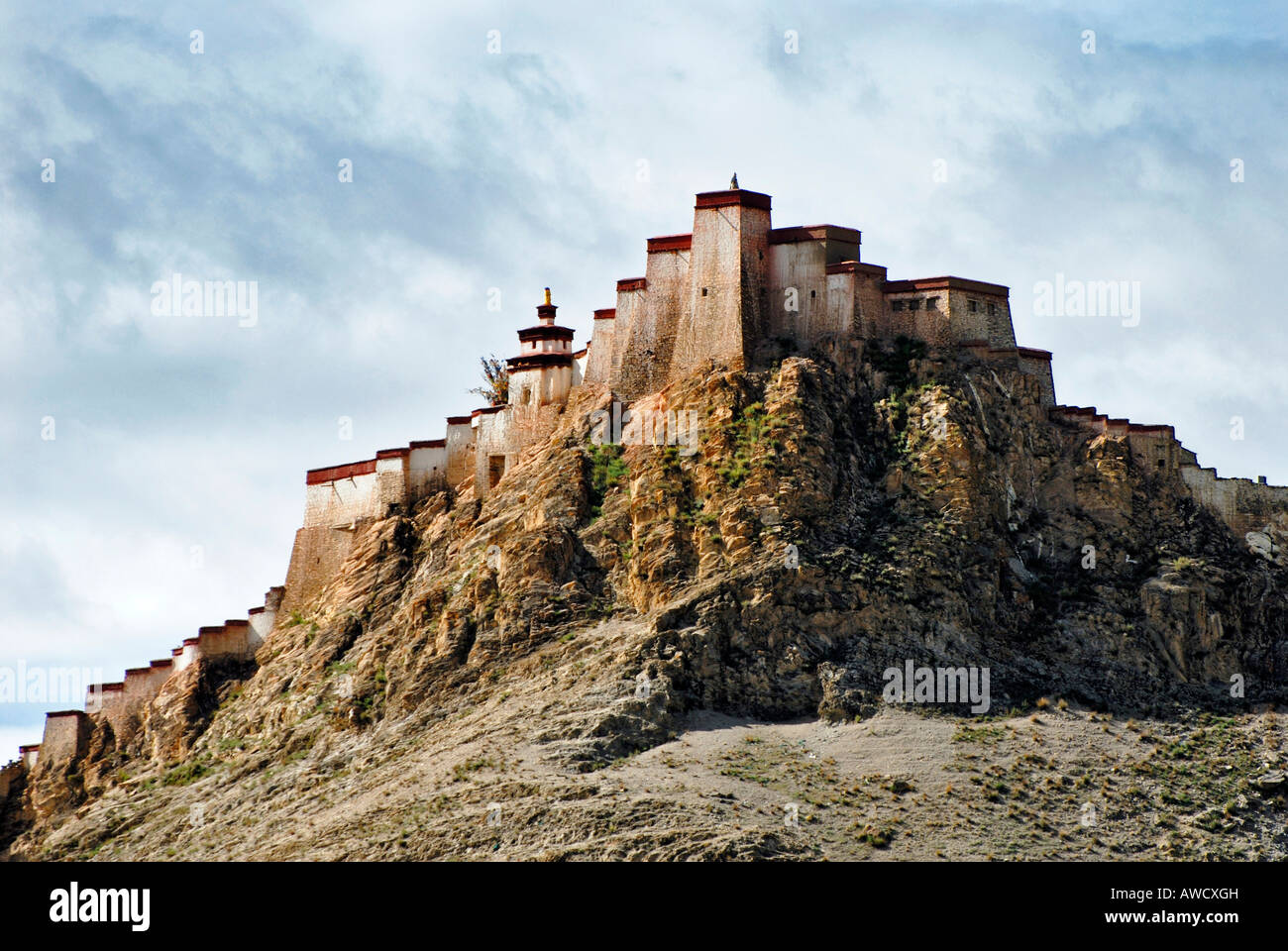 Dzong fortress, Gyantse, Tibet Stock Photo - Alamy