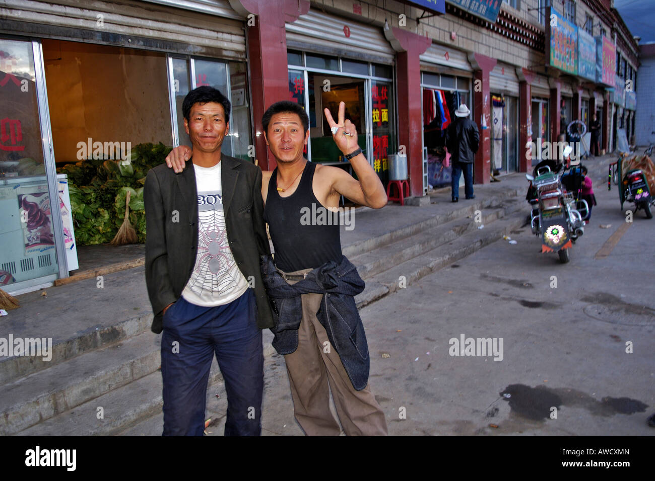 Tibetan men, Dangxiong, Tibet Stock Photo - Alamy