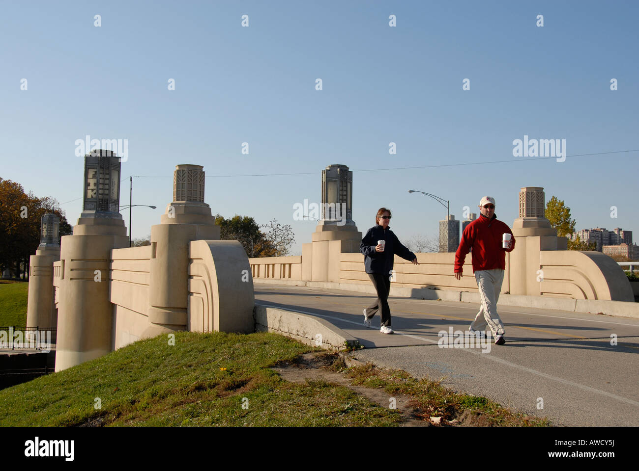 Couple walking on Art Deco Bridge in Chicago. IL USA Stock Photo - Alamy