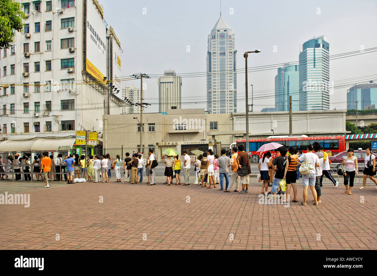 Waiting queue at a bus stop, Shanghai, China, Asia Stock Photo - Alamy