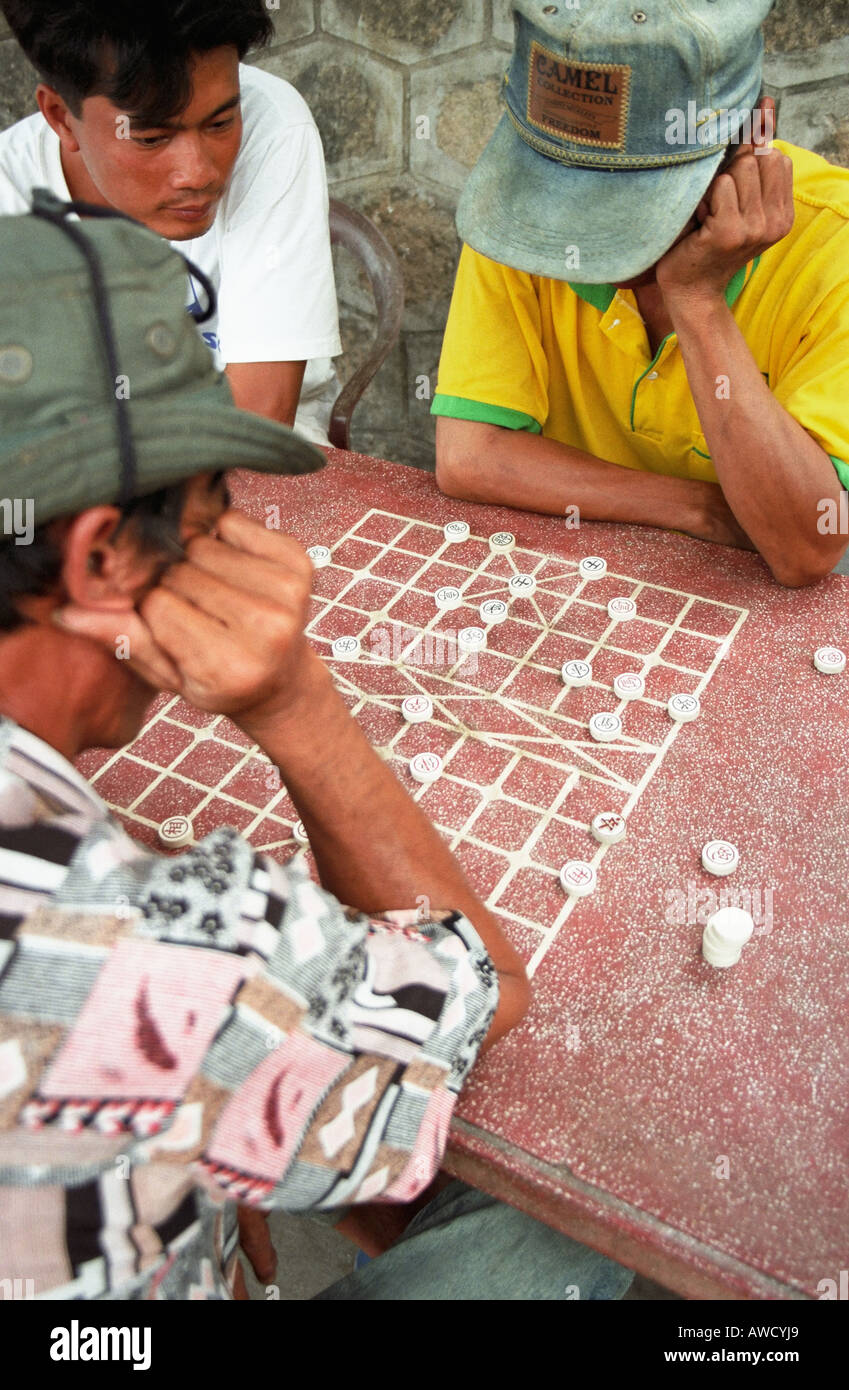People men playing checkers draughts hi-res stock photography and ...