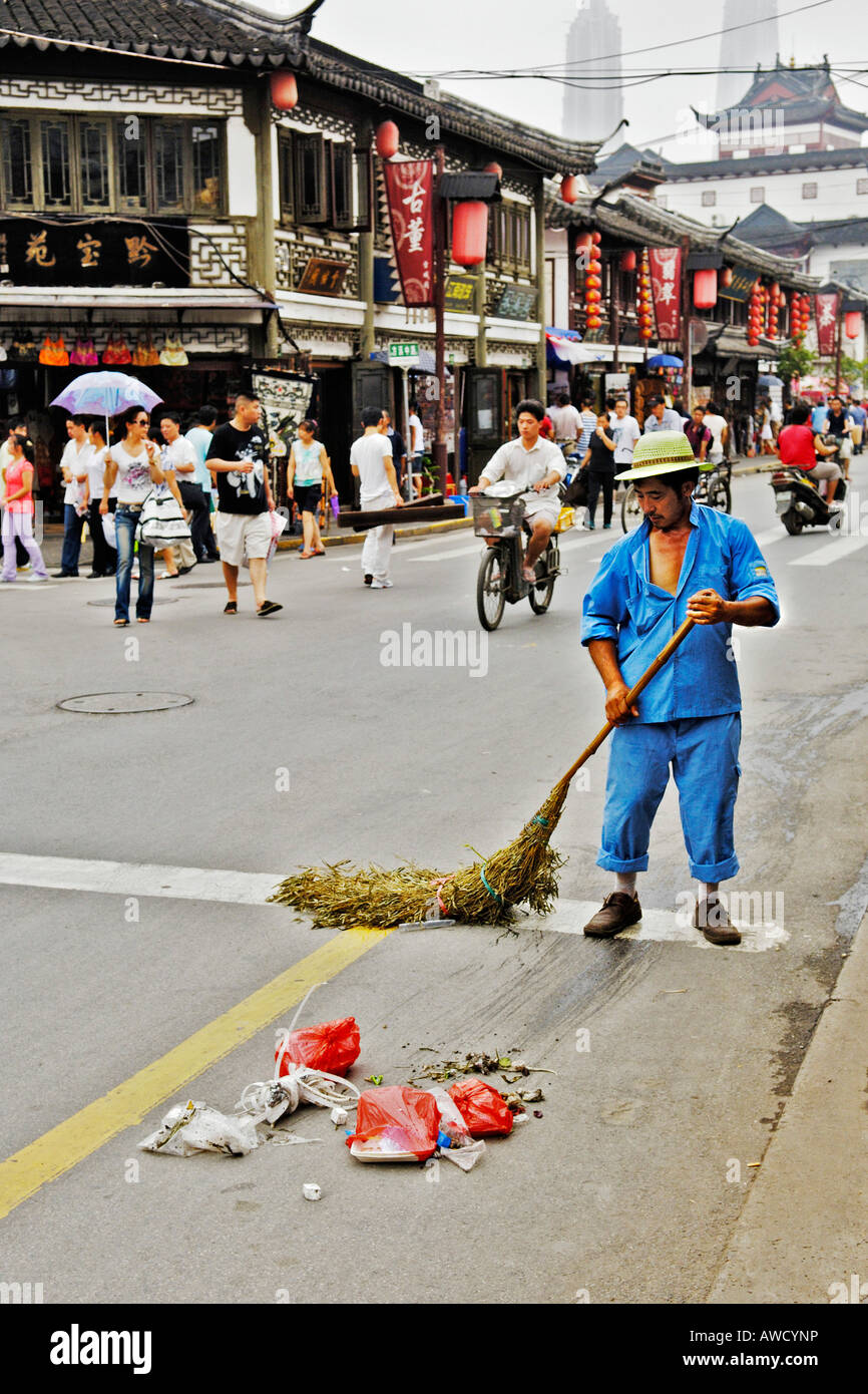 Road sweepers broom hi-res stock photography and images - Alamy