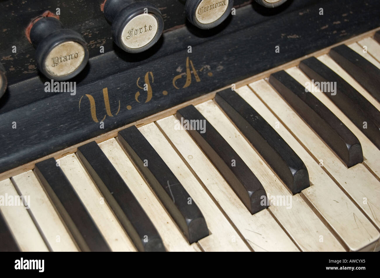 Old organ keyboard Stock Photo - Alamy