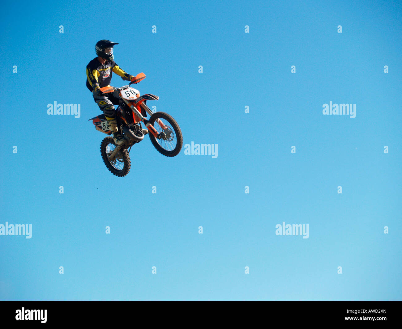 Fliegendes motorrad hi-res stock photography and images - Alamy