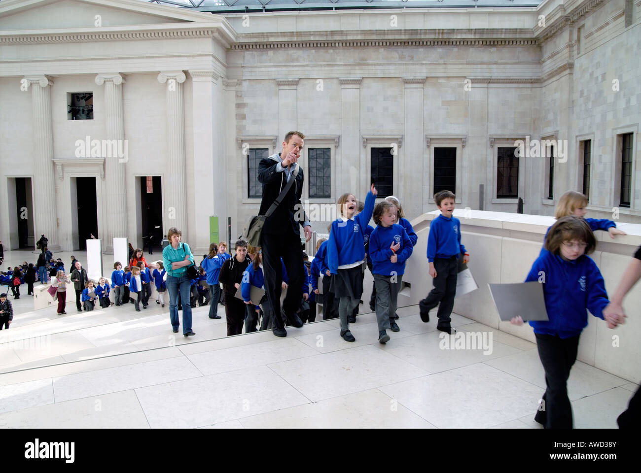 UK School educational visit to the British Museum London Photo Julio ...