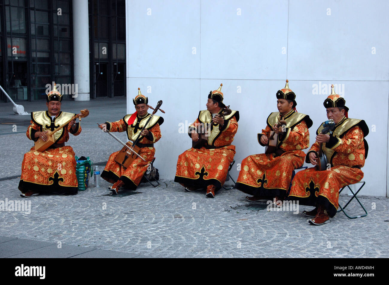 Mongolian musical instrument hi-res stock photography and images - Alamy