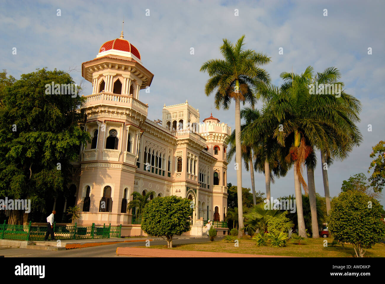 Colonial architecture, Cuban Royal Palms (Roystonea regia) growing ...