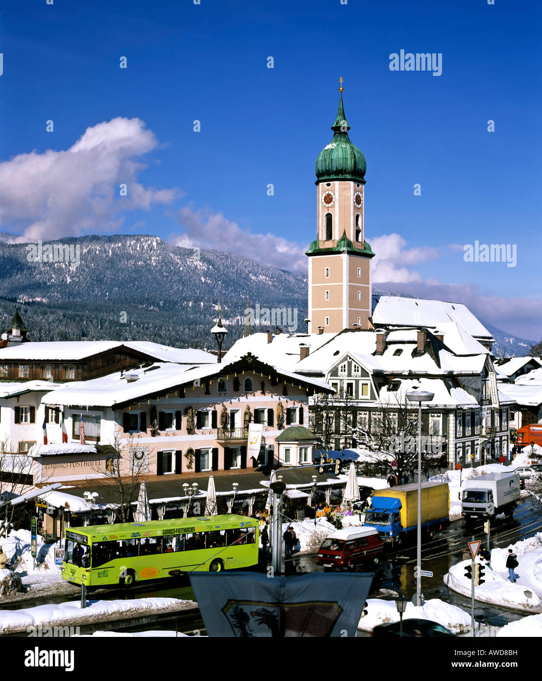 Church in Garmisch-Partenkirchen during Christmastime, Marienplatz town ...