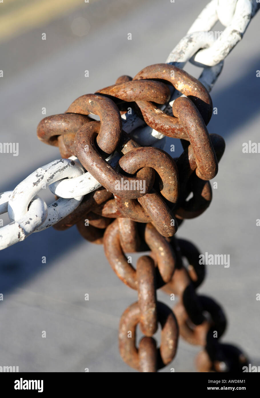 Binding chains hi-res stock photography and images - Alamy
