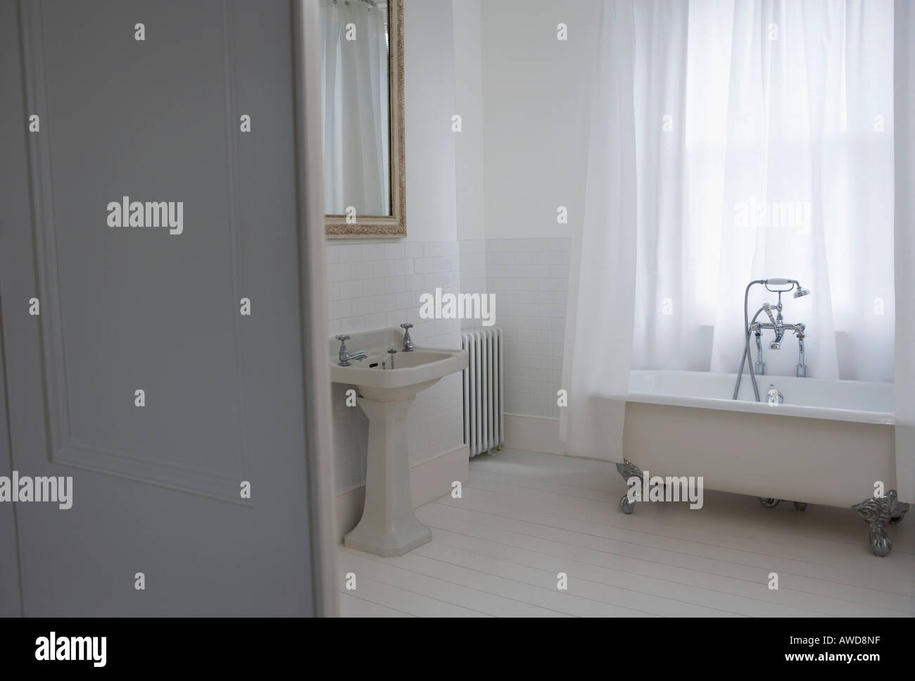 Old style bathroom Stock Photo - Alamy