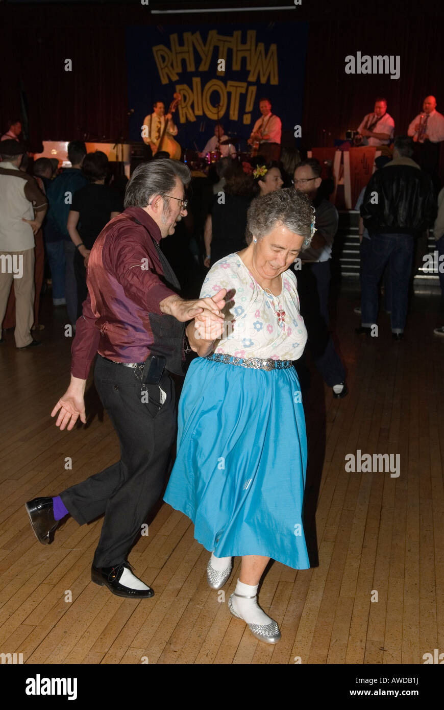 Old woman dancing dance floor hi-res stock photography and images - Alamy