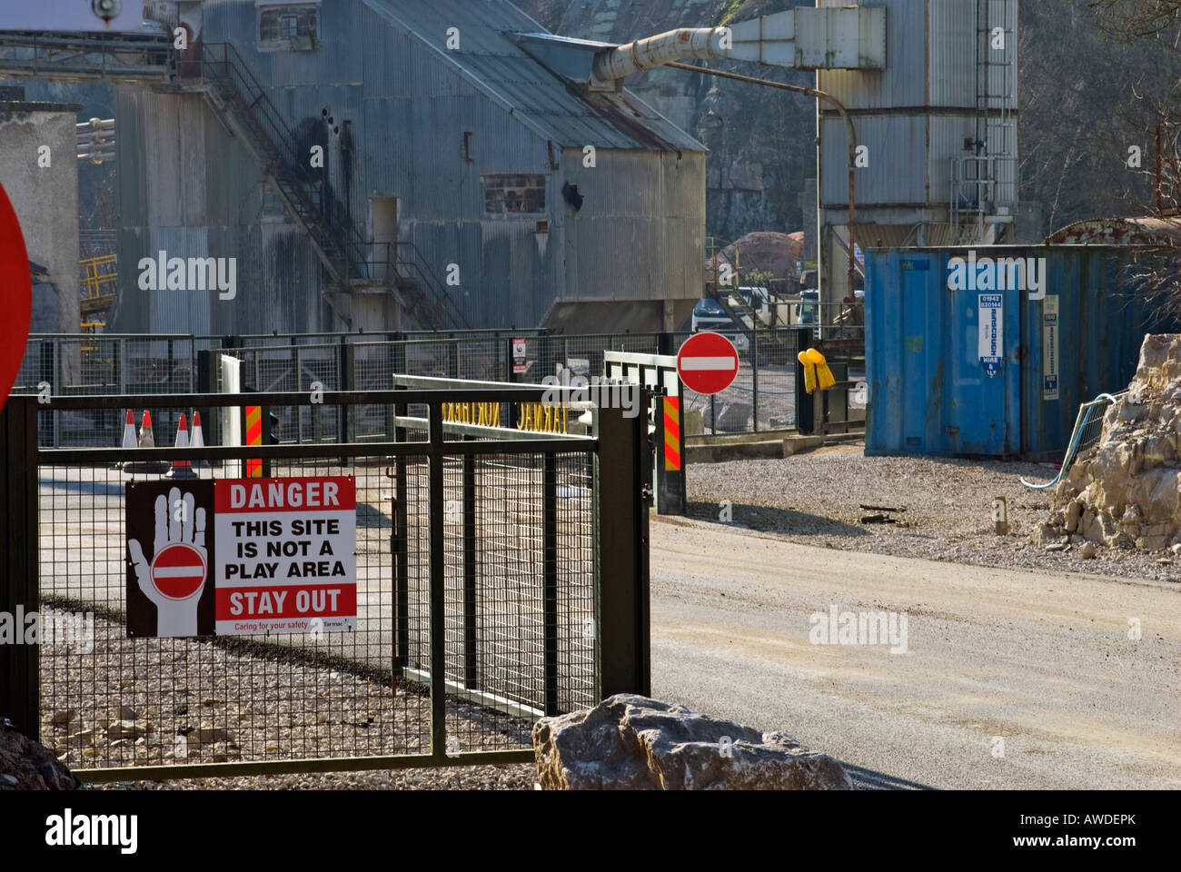 warning signs at entrance to quarry Stock Photo - Alamy