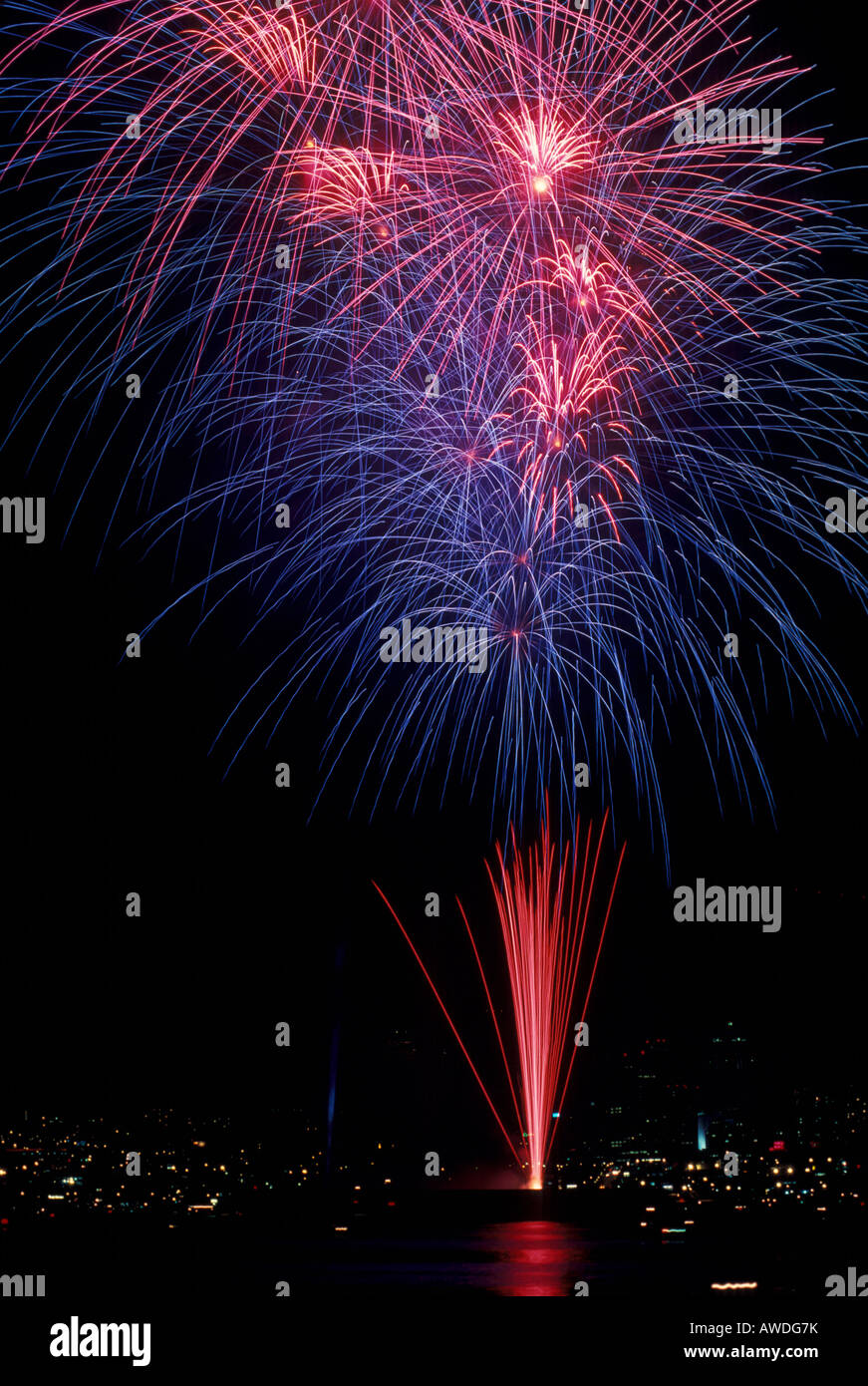 Mortar fireworks hi-res stock photography and images - Alamy