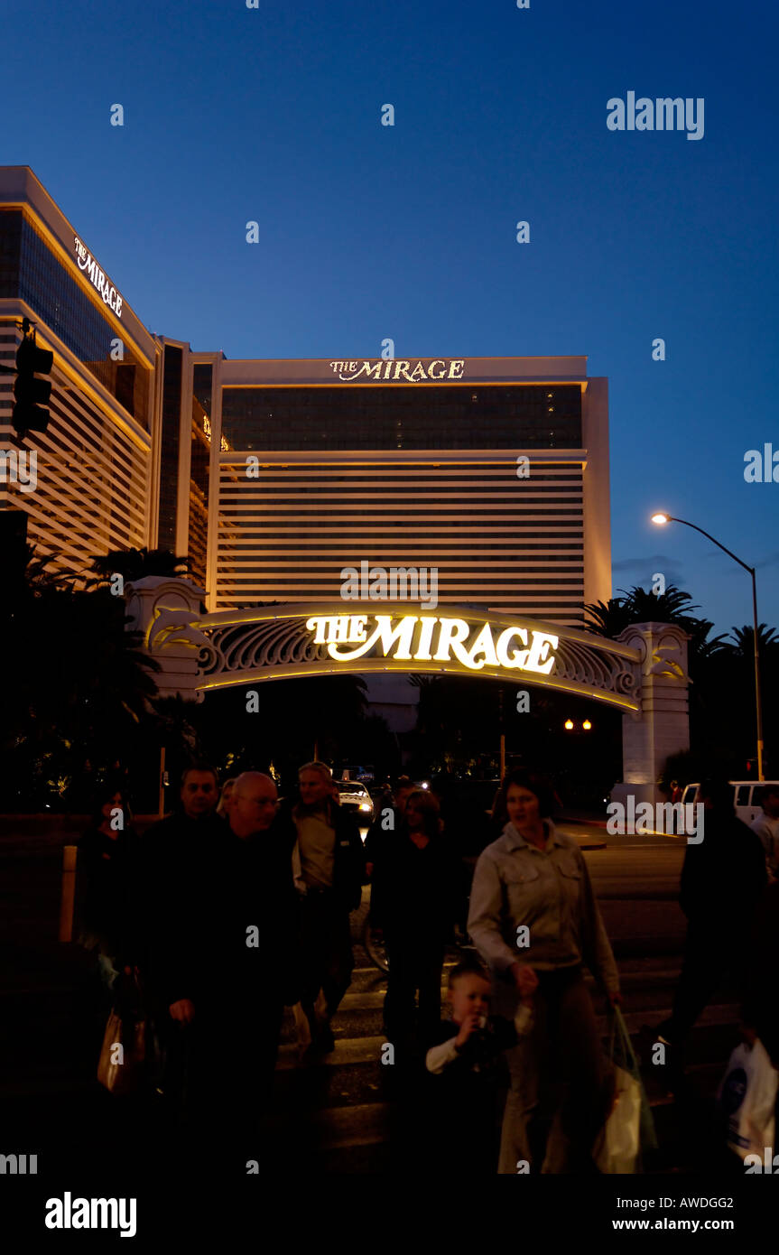 Mirage hotel entrance sign las hi-res stock photography and images - Alamy