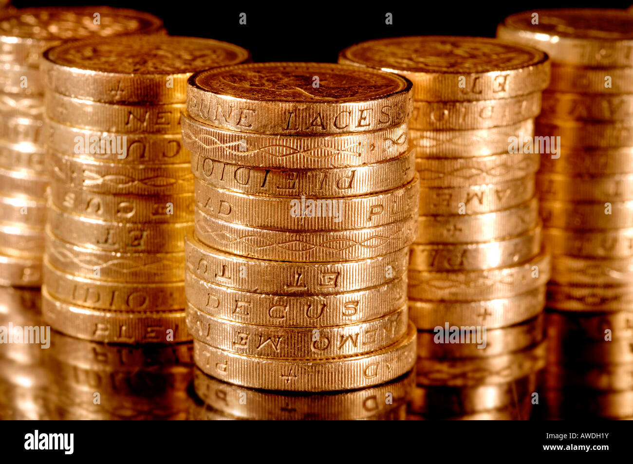 generic of shiny british pound coins Stock Photo - Alamy