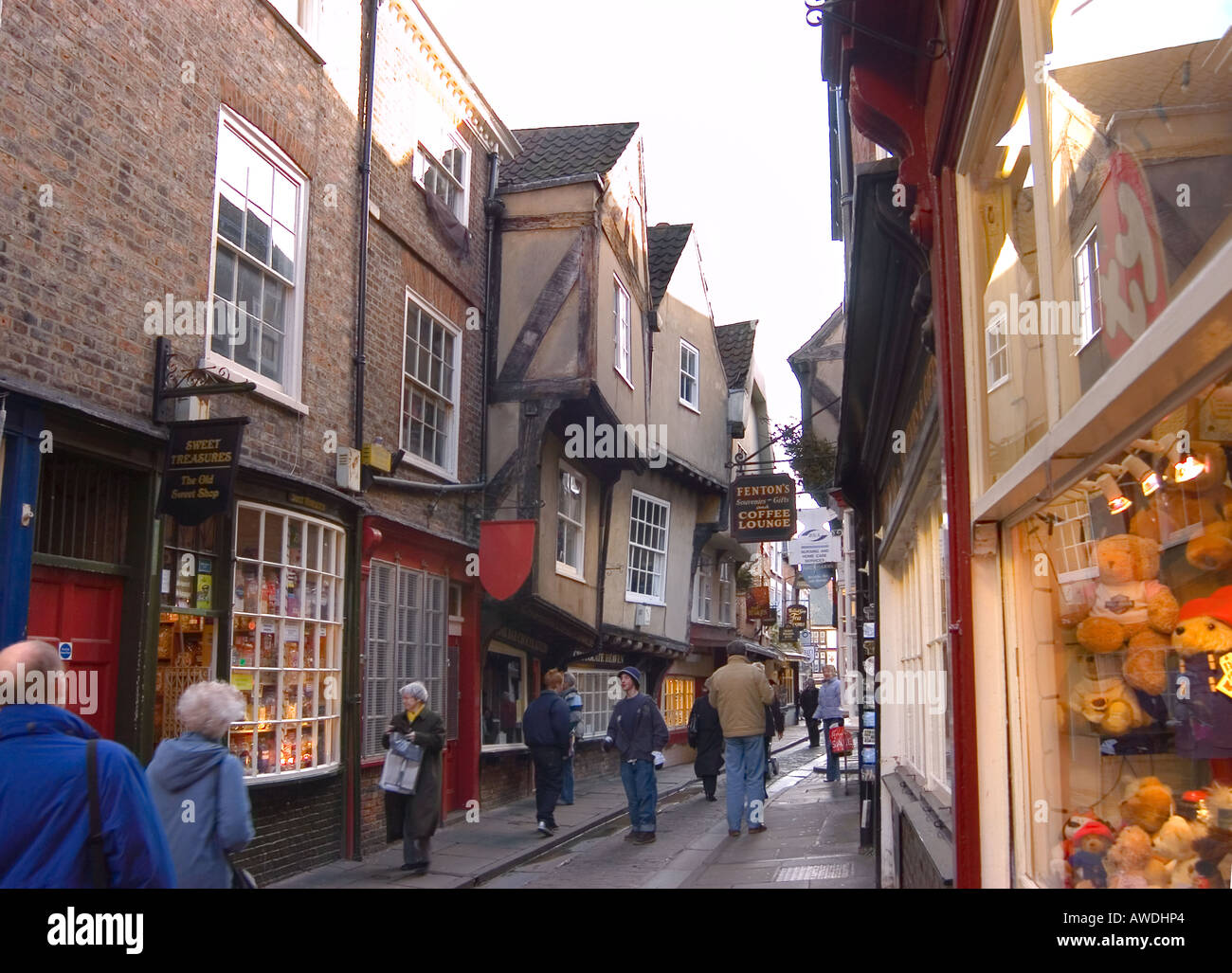 Alleyway city centre york hi-res stock photography and images - Alamy