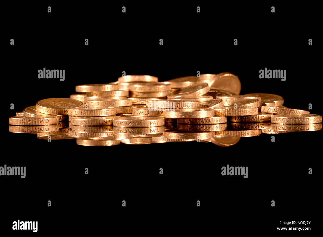 generic of shiny british pound coins Stock Photo - Alamy
