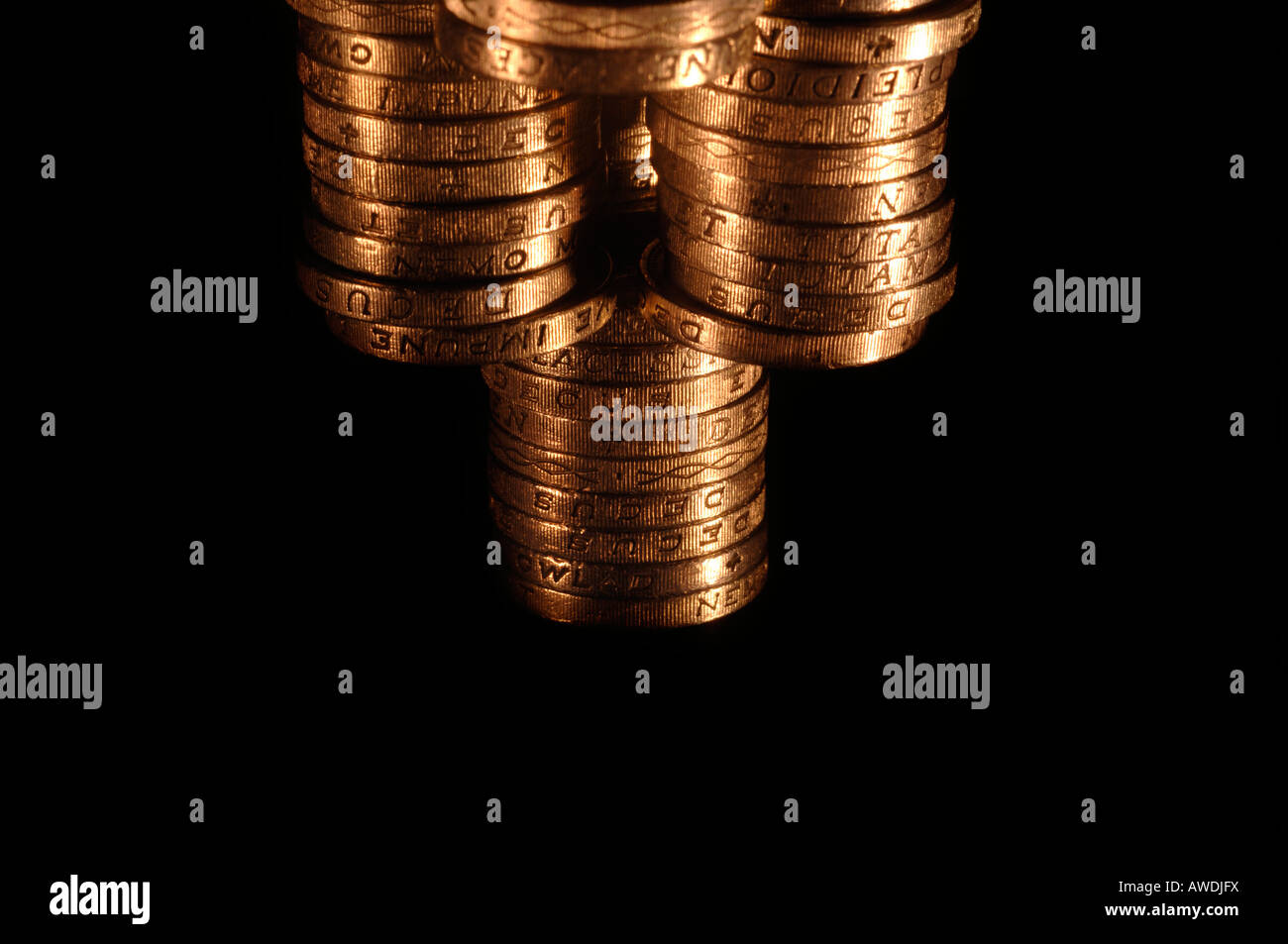 generic pile of shiny british pound coins Stock Photo - Alamy