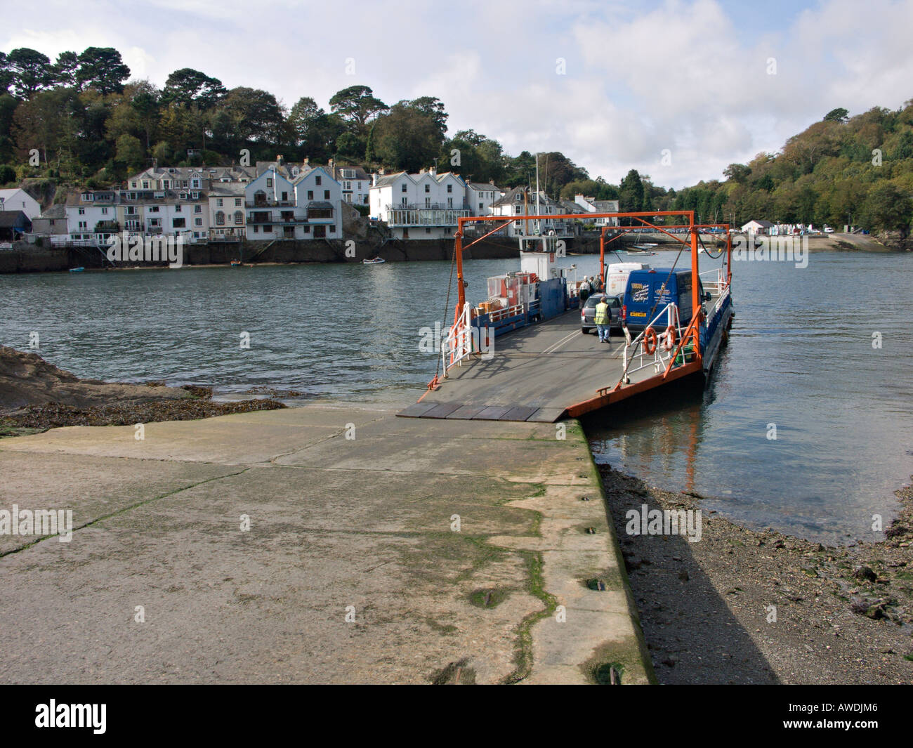 The Car ferry from Bodinnick to Fowey Stock Photo - Alamy