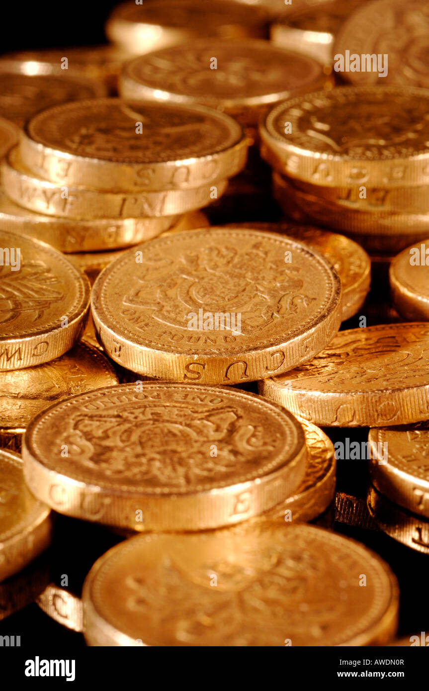 generic of shiny british pound coins Stock Photo - Alamy