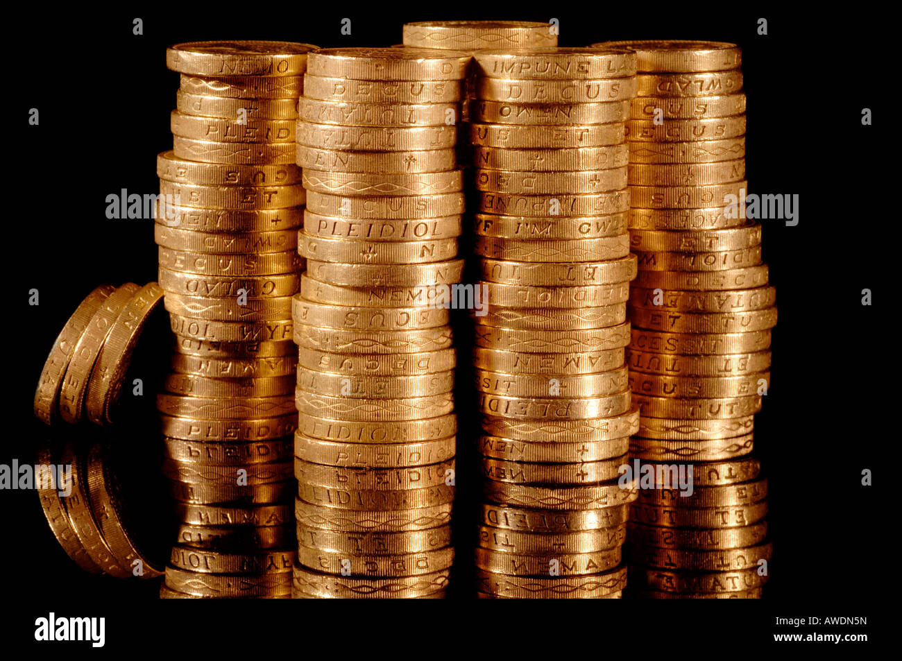 generic stack of shiny british pound coins Stock Photo - Alamy