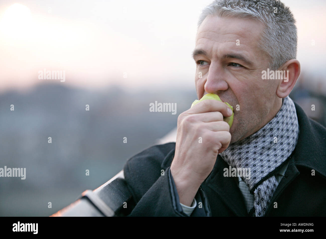 Man eating apple Stock Photo - Alamy