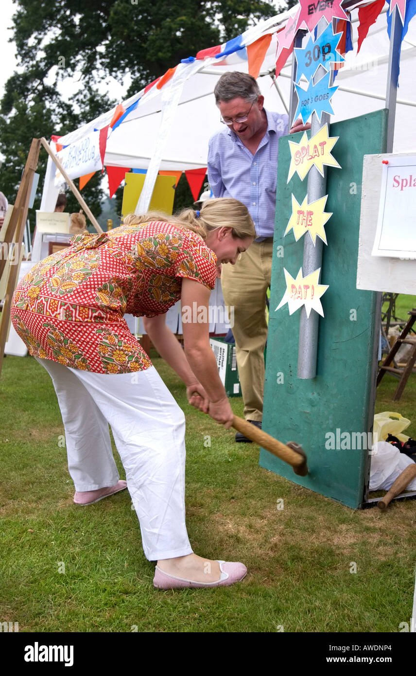 DAUGHTER OF THE DUCHESS OF CORNWALL LAURA LOPES FORMALLY LAURA PARKER ...