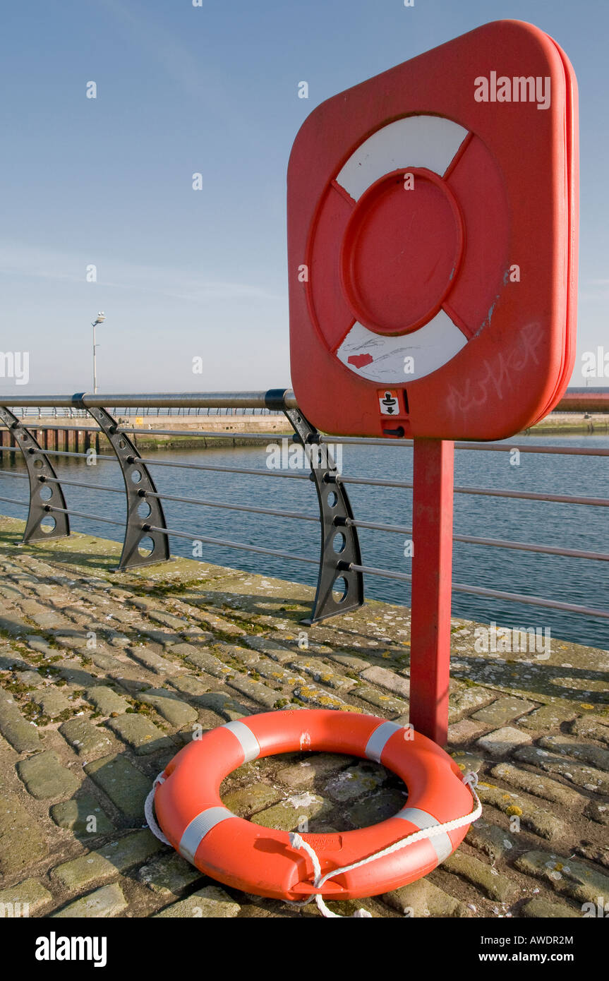 Life saving ring on Clyde quayside Stock Photo - Alamy