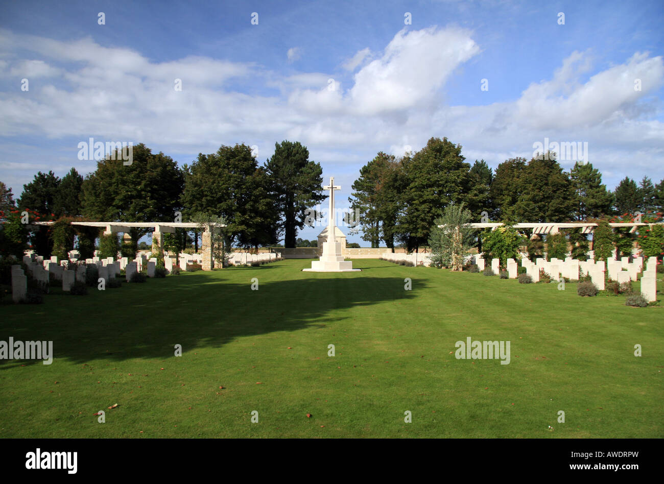 The Cross of Sacrifice in the Ryes Commonwealth Cemetery, Normandy ...