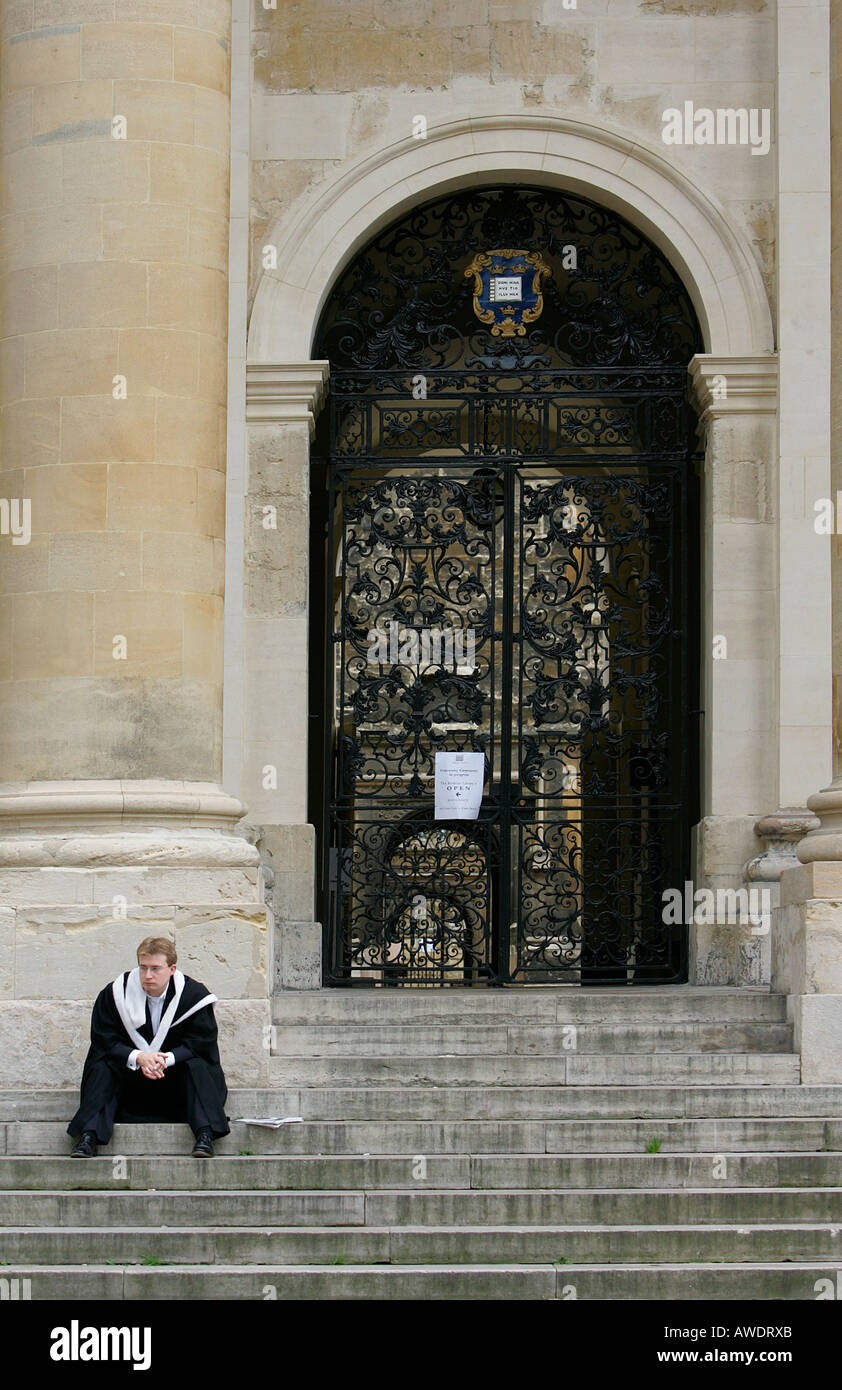 Oxford city centre student have rest relax seat stairs education learn ...