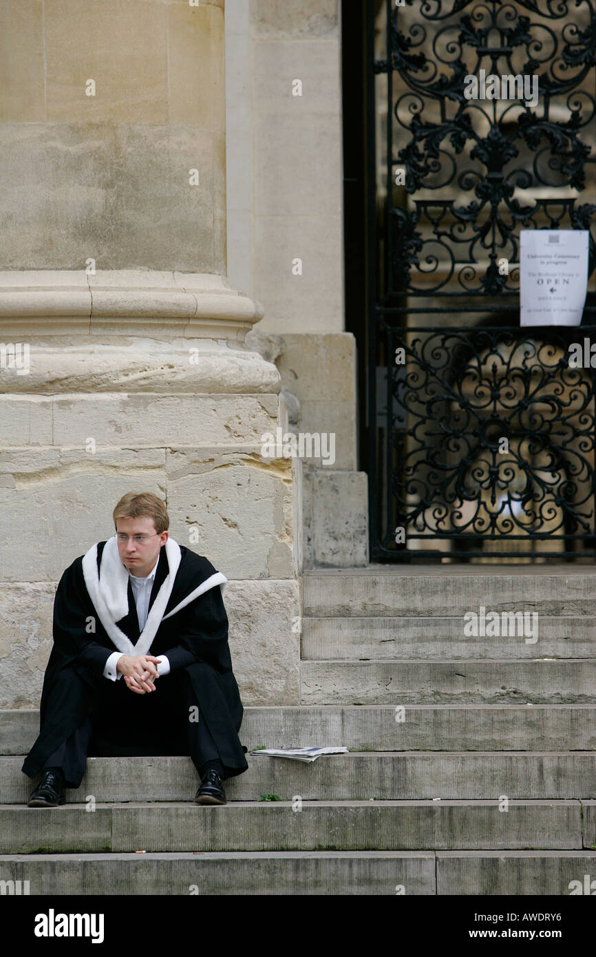 Oxford city centre student have rest relax seat stairs education learn ...
