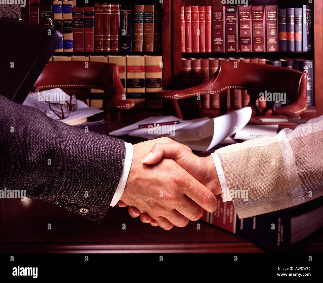 2 two hands shake shaking businessman businessmen businesswoman male ...