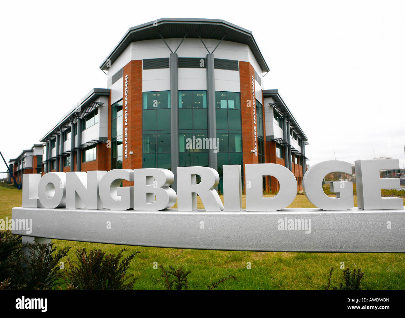 Longbridge innovation centre offices hi-res stock photography and ...