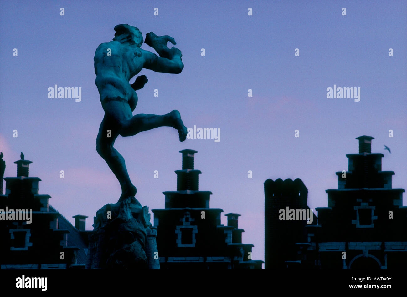 Giants hand hi-res stock photography and images - Alamy