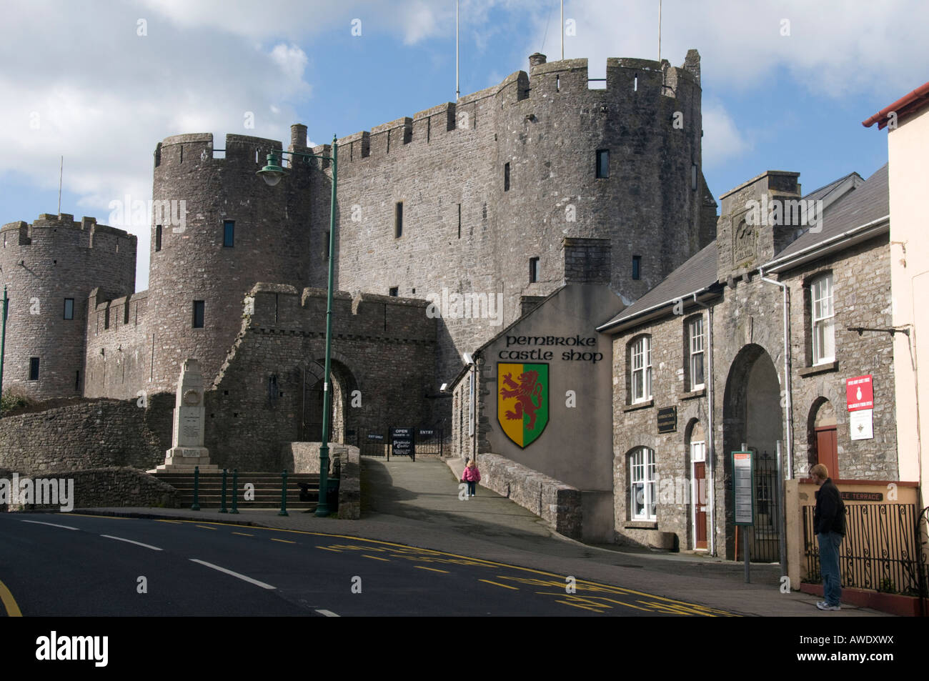 The pembroke castle hi-res stock photography and images - Alamy