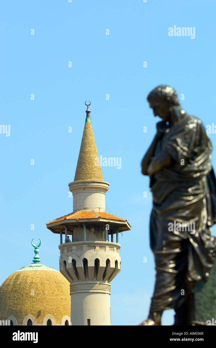 Ovid statue hi-res stock photography and images - Alamy