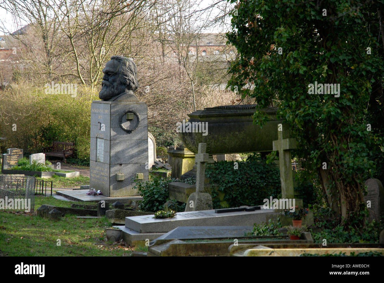 Headstone highgate cemetery hi-res stock photography and images - Alamy