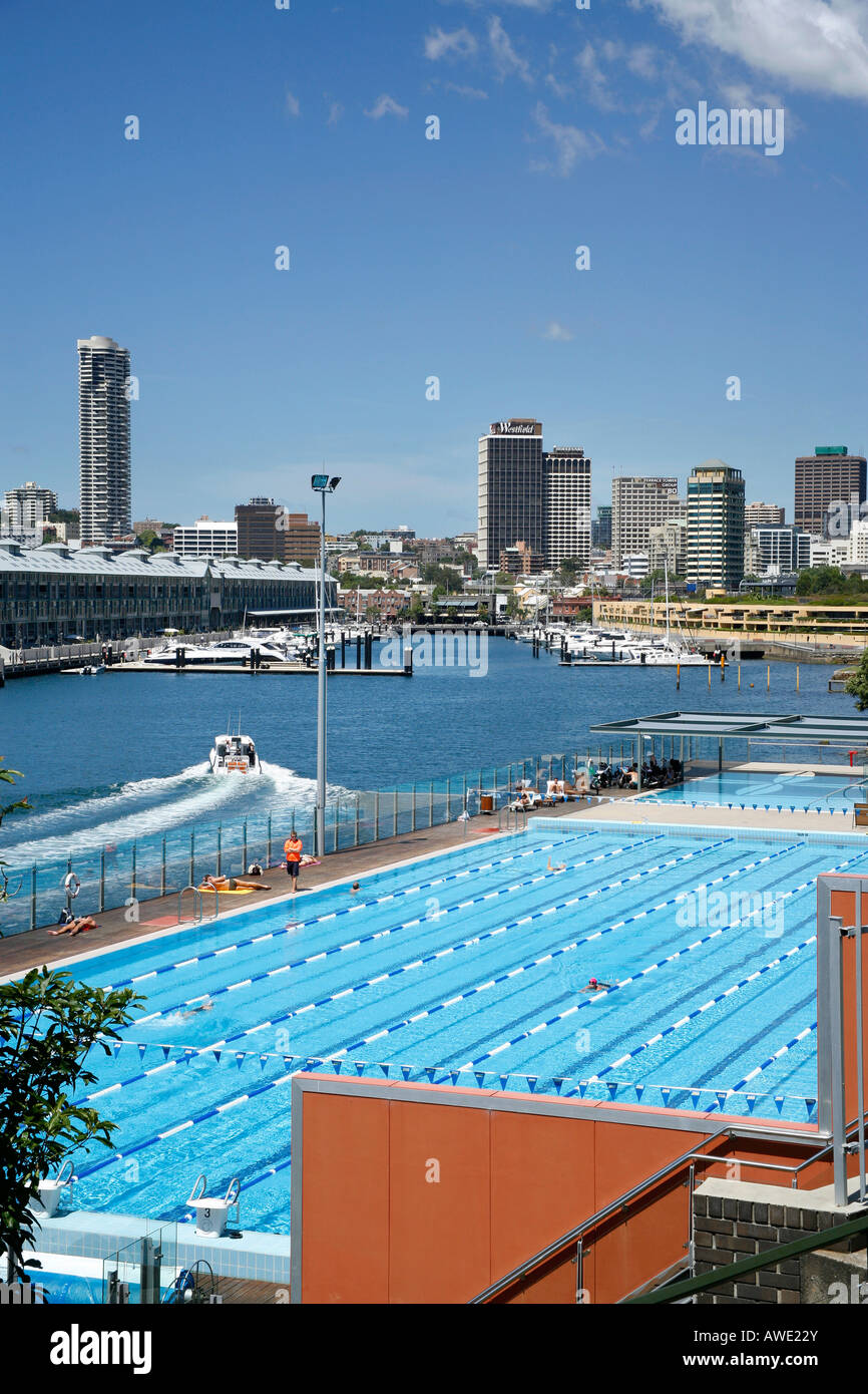 Outdoor swimming pool Woolloomooloo Bay, Sydney, Australia Stock Photo ...