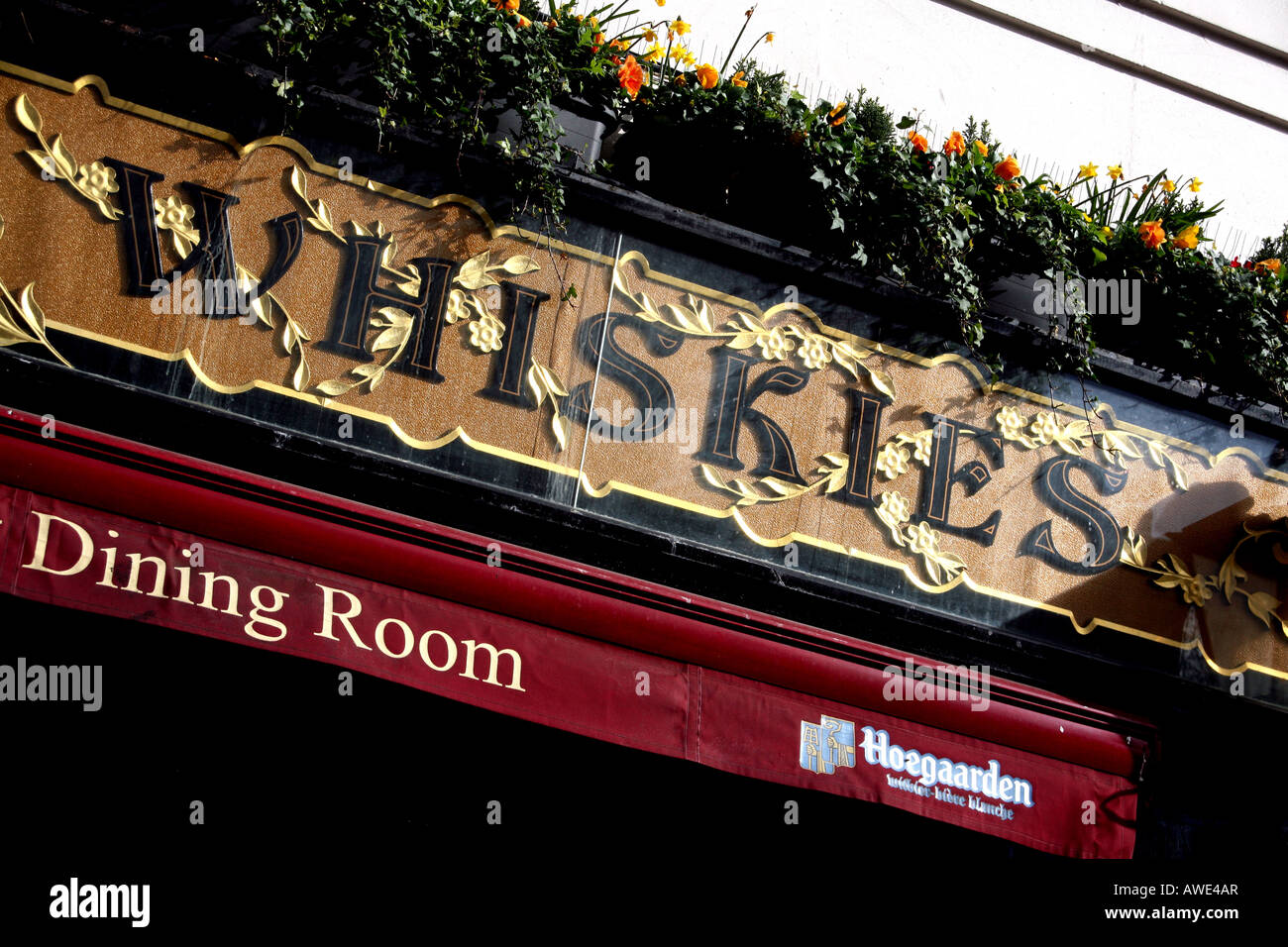 Part pub sign in hi-res stock photography and images - Alamy