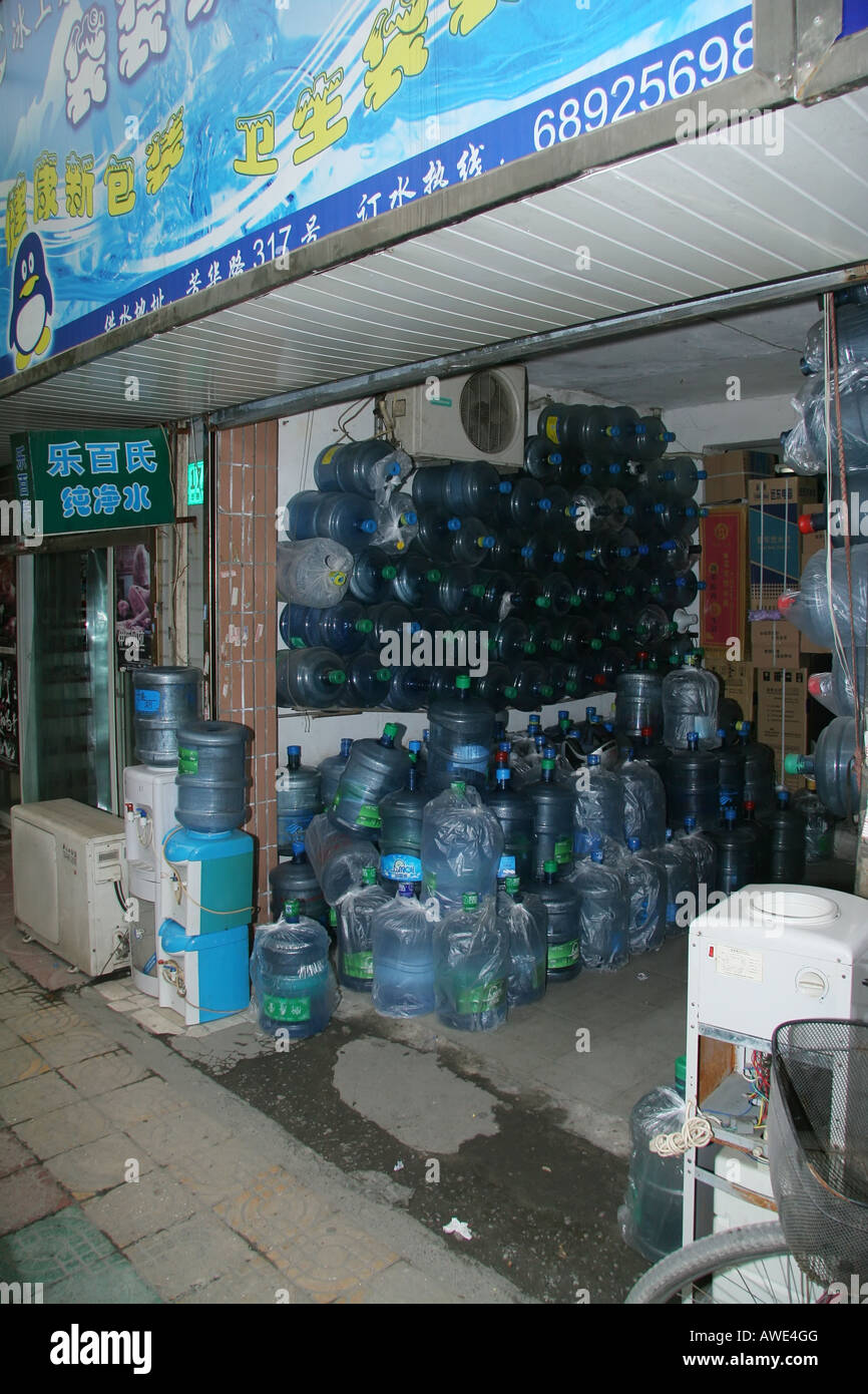 Water side property hi-res stock photography and images - Alamy