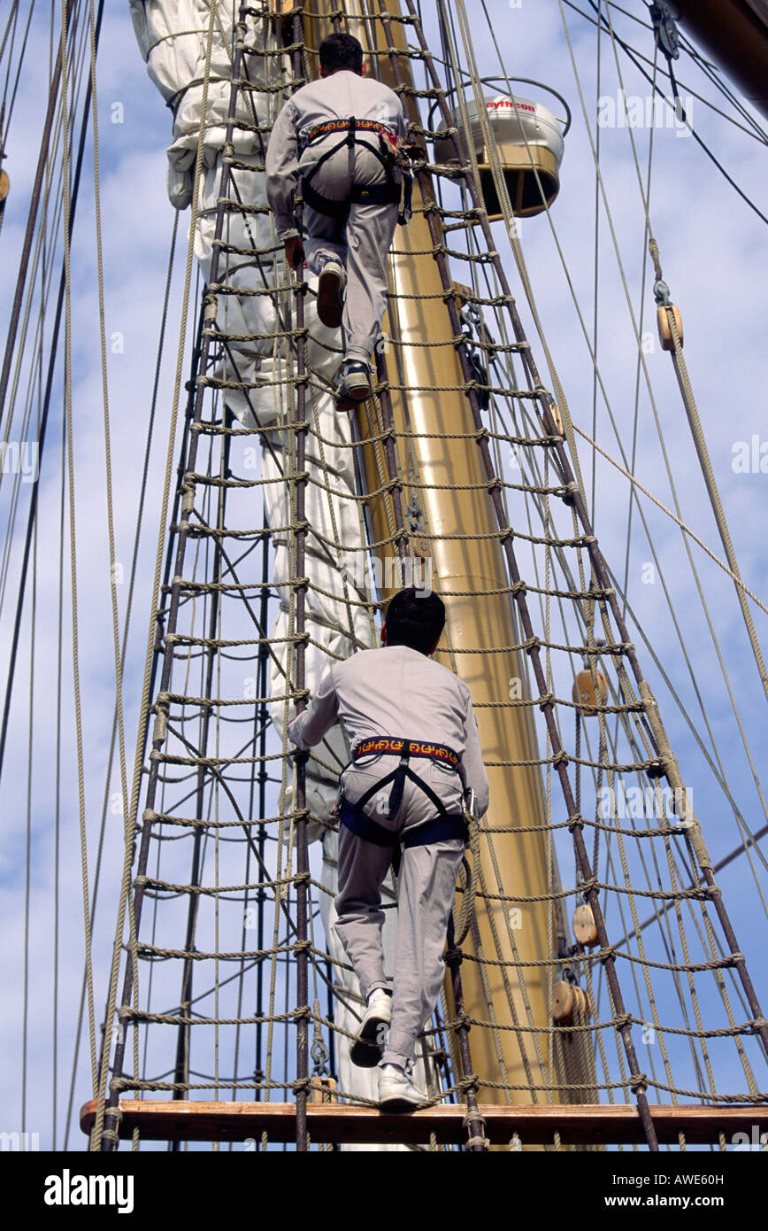 Sailors and rigging hi-res stock photography and images - Alamy