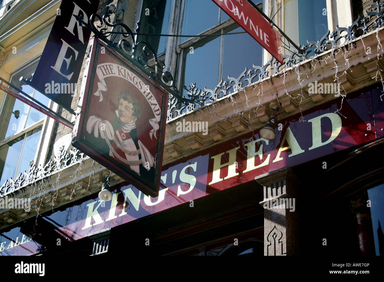 Kings head theatre pub hi-res stock photography and images - Alamy