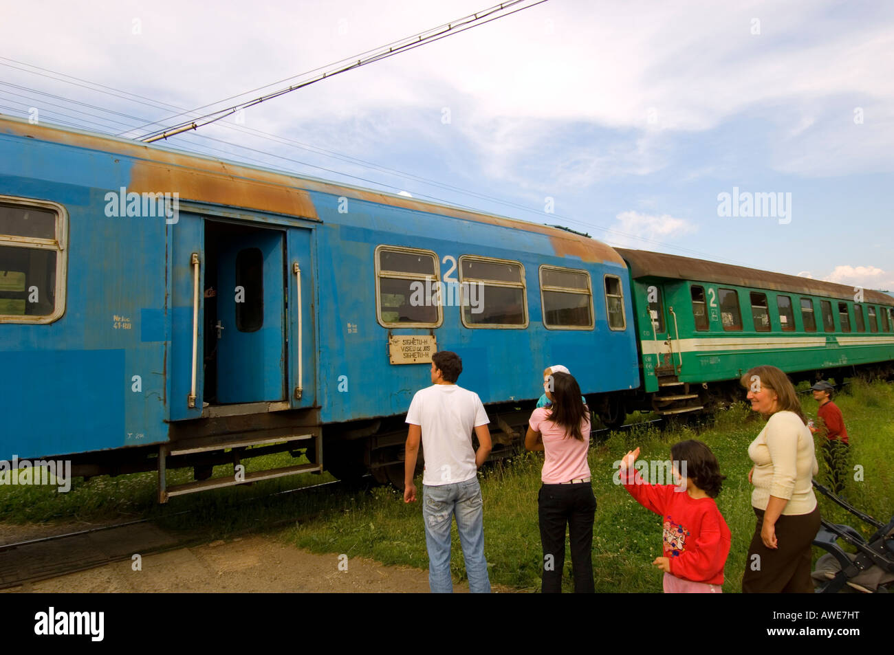 Train stopping hi-res stock photography and images - Alamy