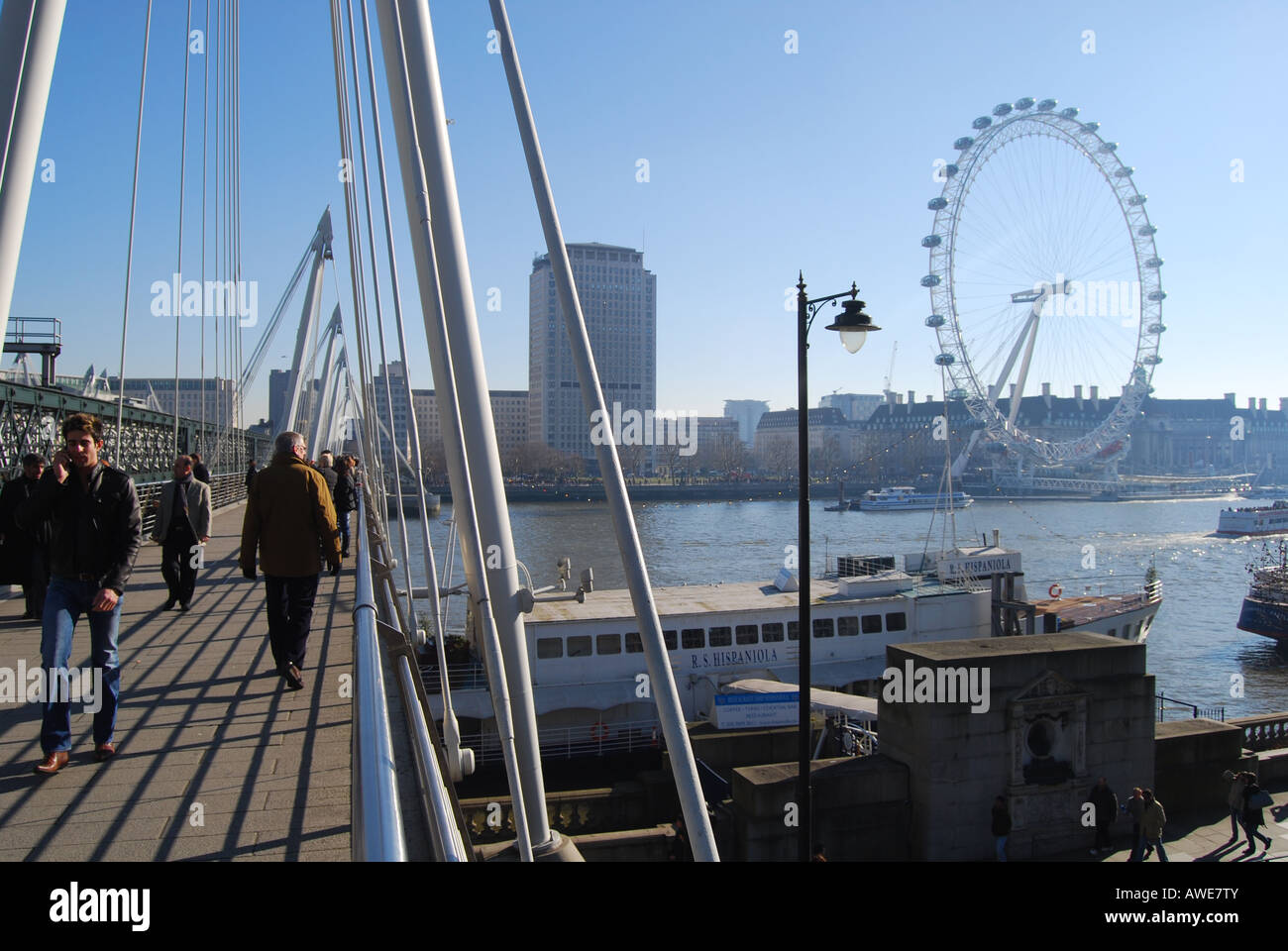 The london eye and the shell building hi-res stock photography and ...
