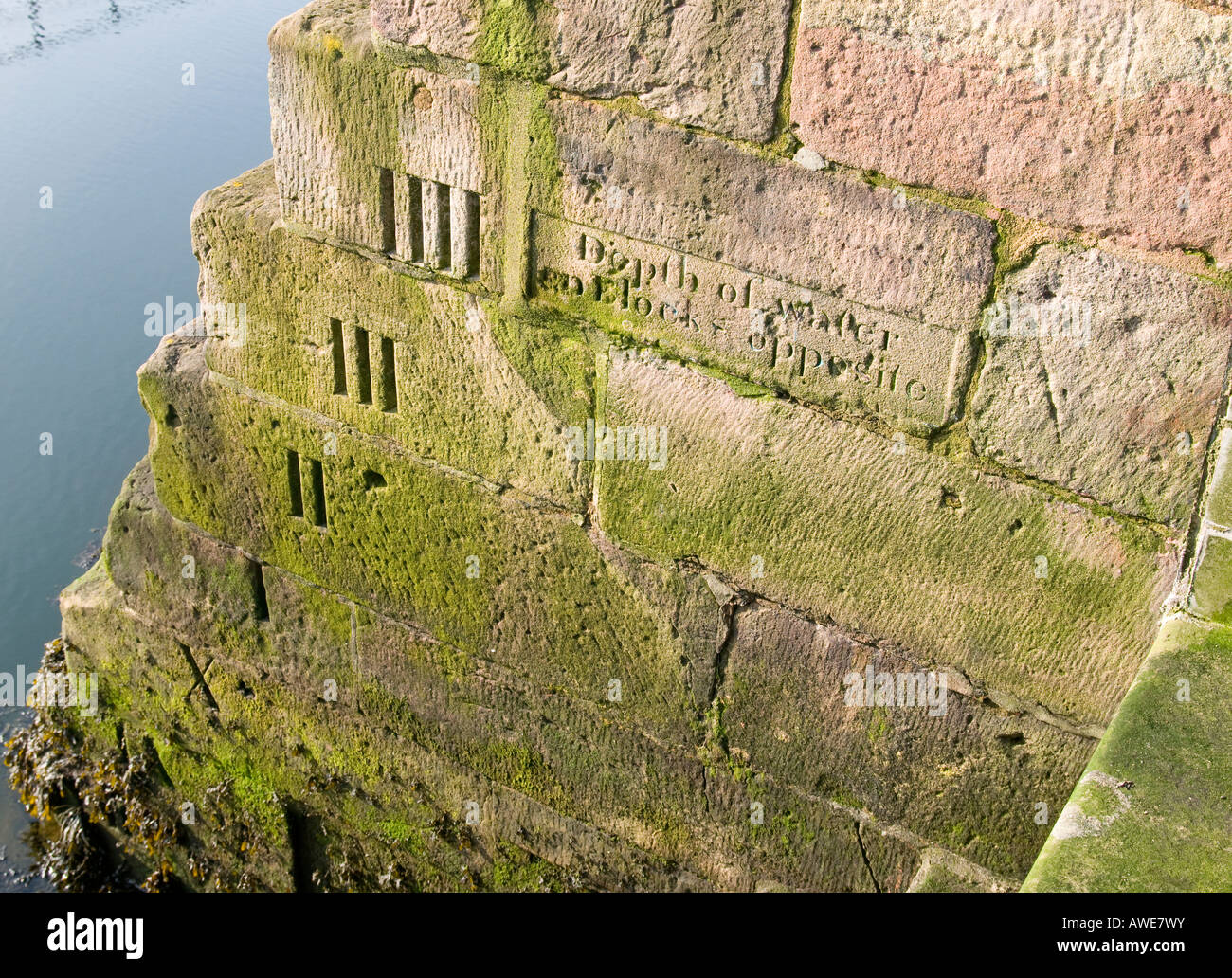 Dock wall hi-res stock photography and images - Alamy
