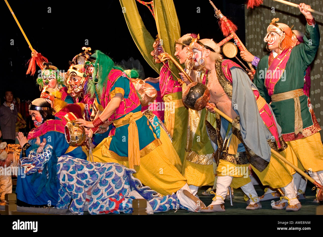 Stage artists hi-res stock photography and images - Alamy