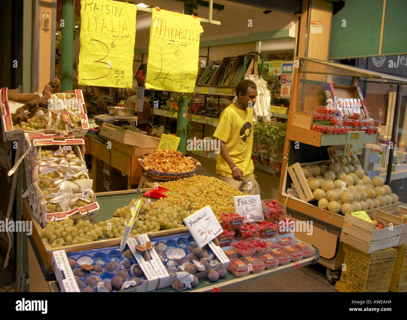 a fruit and vegetable shop on Rue Lepic Montmartre Paris Stock Photo ...
