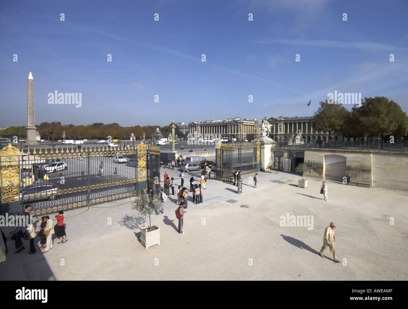 Place de la Concorde the obelisk and iron gates at entrance to jardin ...