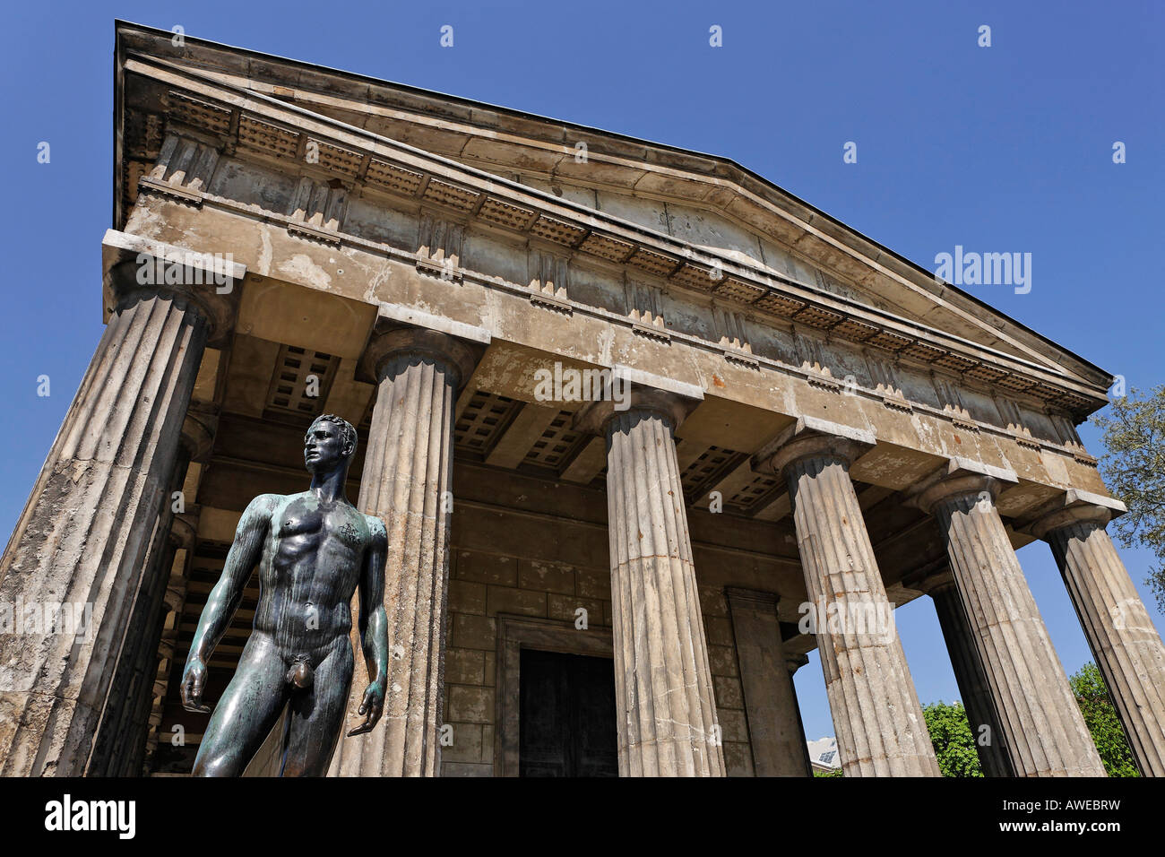 Theseus statue hi-res stock photography and images - Alamy