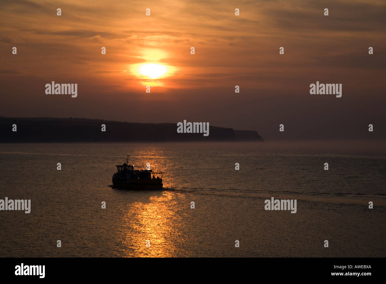 Golden whitby sunset hi-res stock photography and images - Alamy